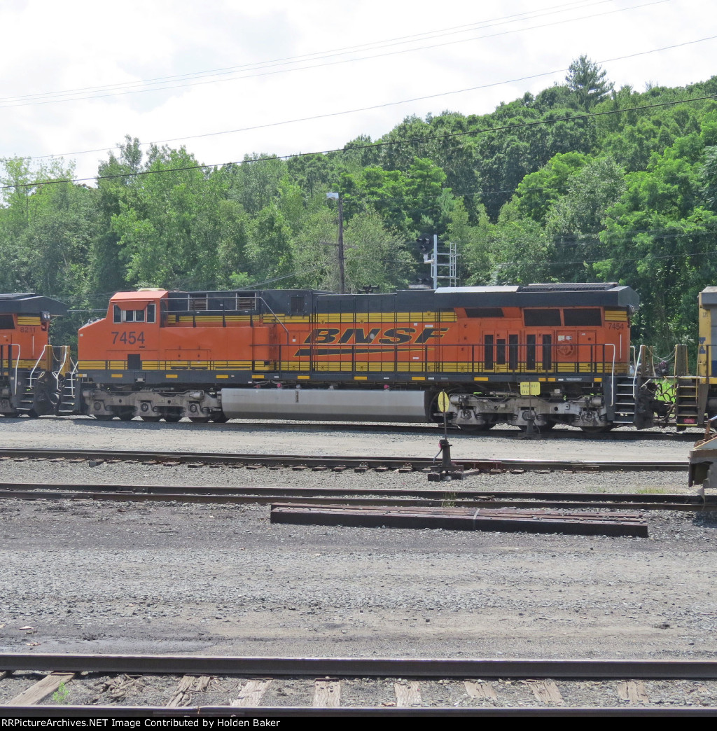 BNSF 7454